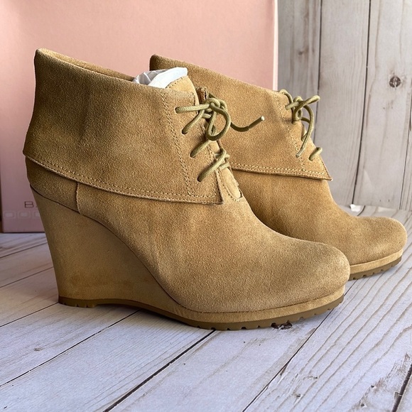 Bandolino | Shoes | Nwt And Box Size 65 Beautiful Tan Bandolino Lace Up ...